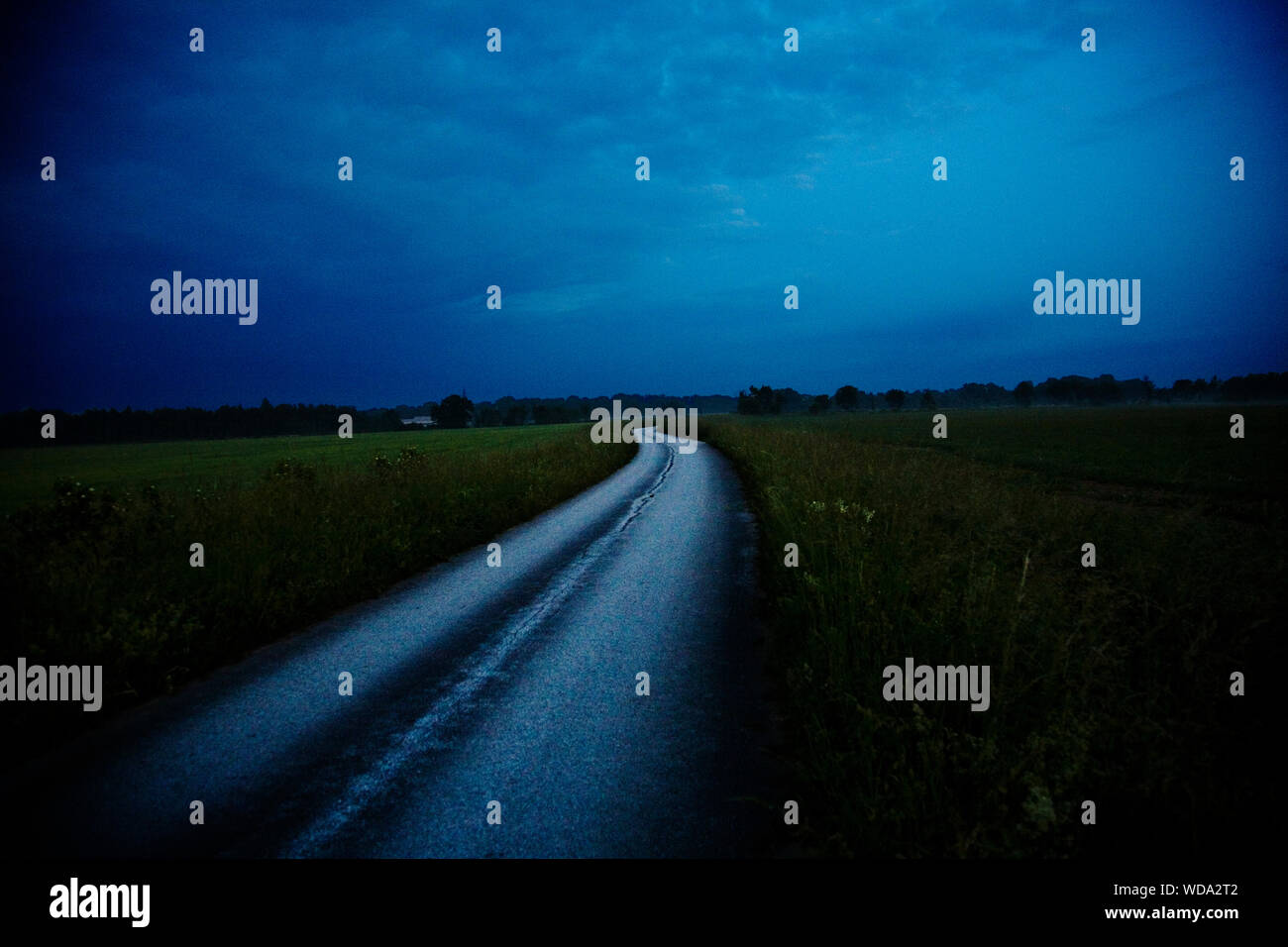 Country dusk hi-res stock photography and images - Alamy