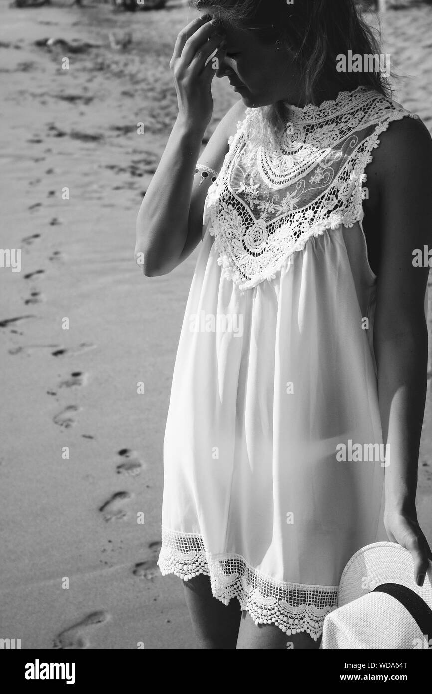 Beach face covering hi-res stock photography and images - Alamy