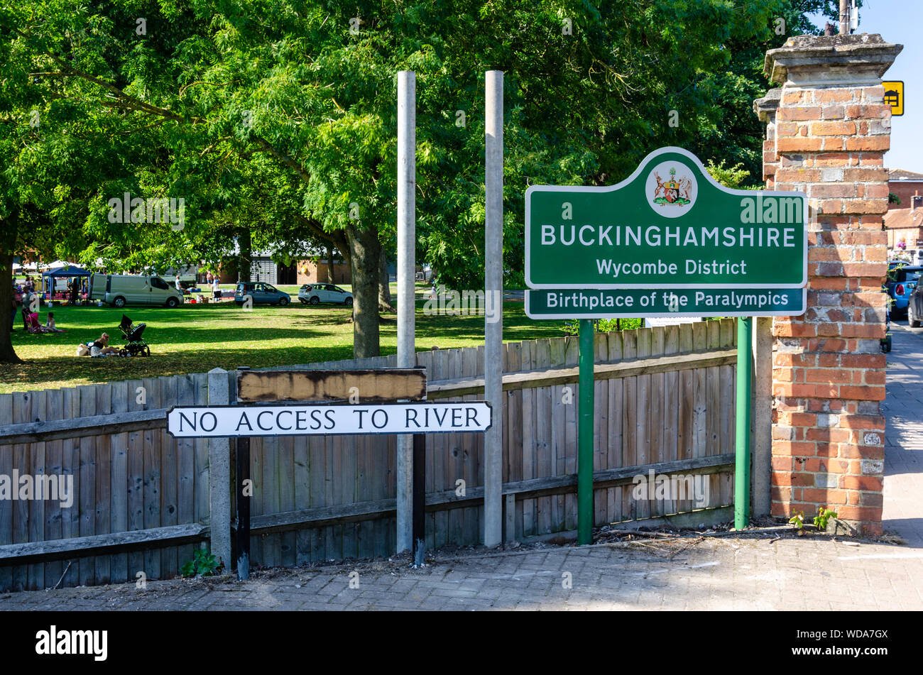 Uk signage signs hi-res stock photography and images - Alamy