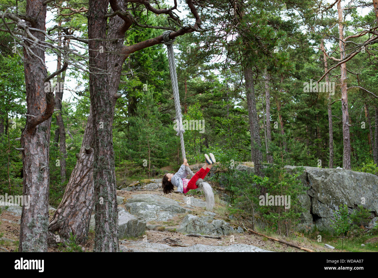 Girl 4 5 swinging rope hi-res stock photography and images - Alamy