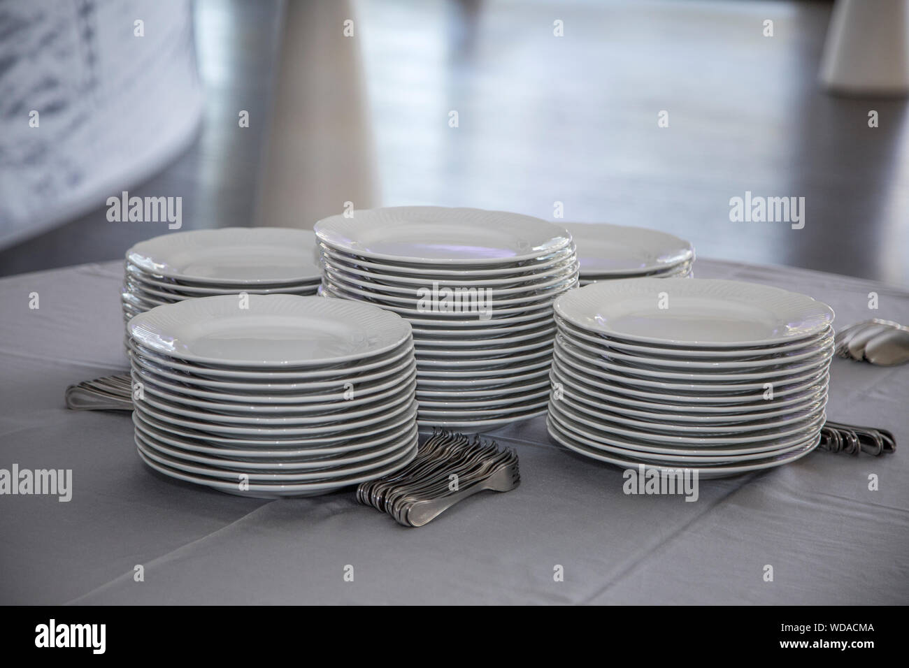 Stacked plates hi-res stock photography and images - Alamy