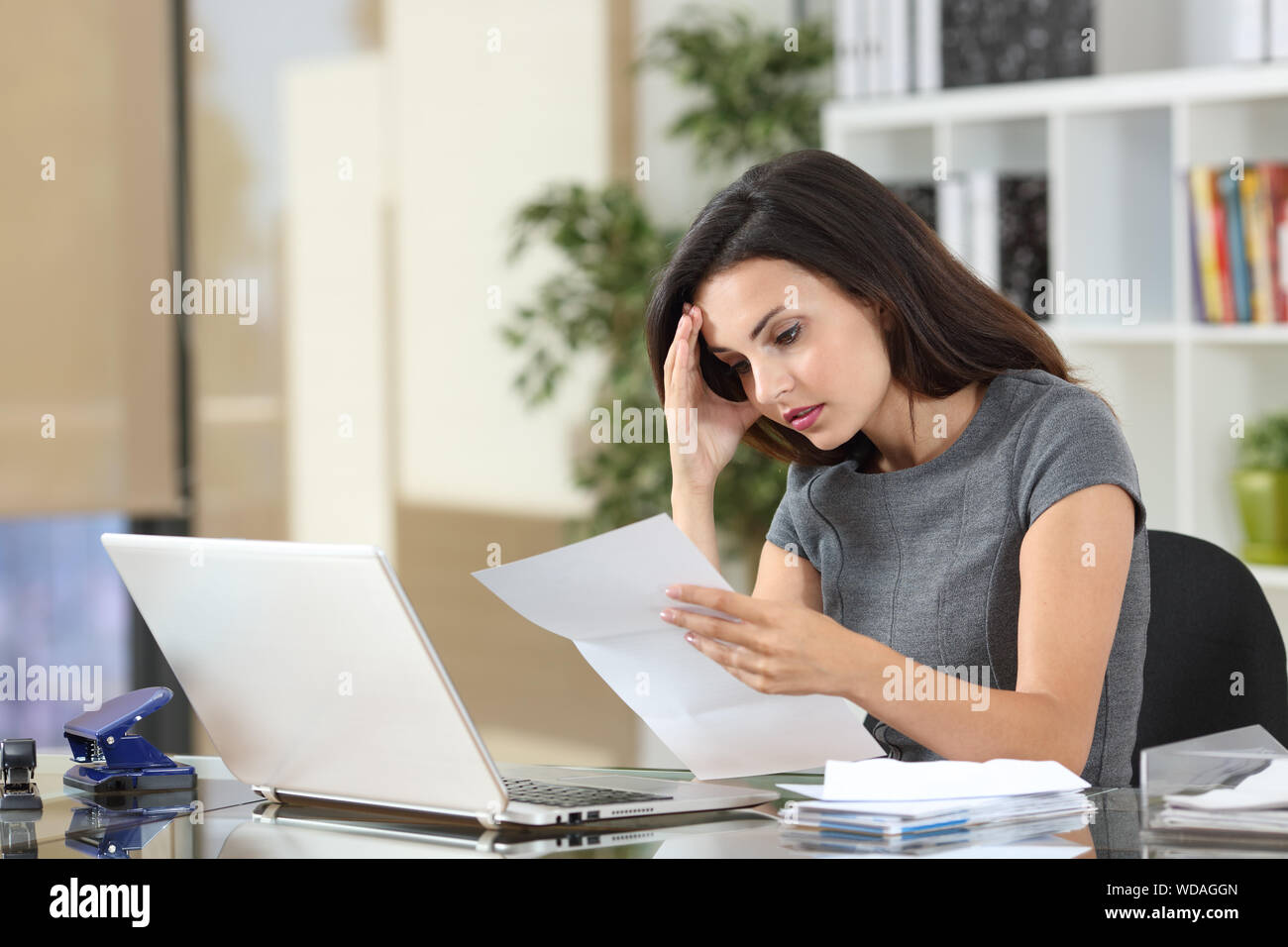 Confused worker reading letter hi-res stock photography and images - Alamy