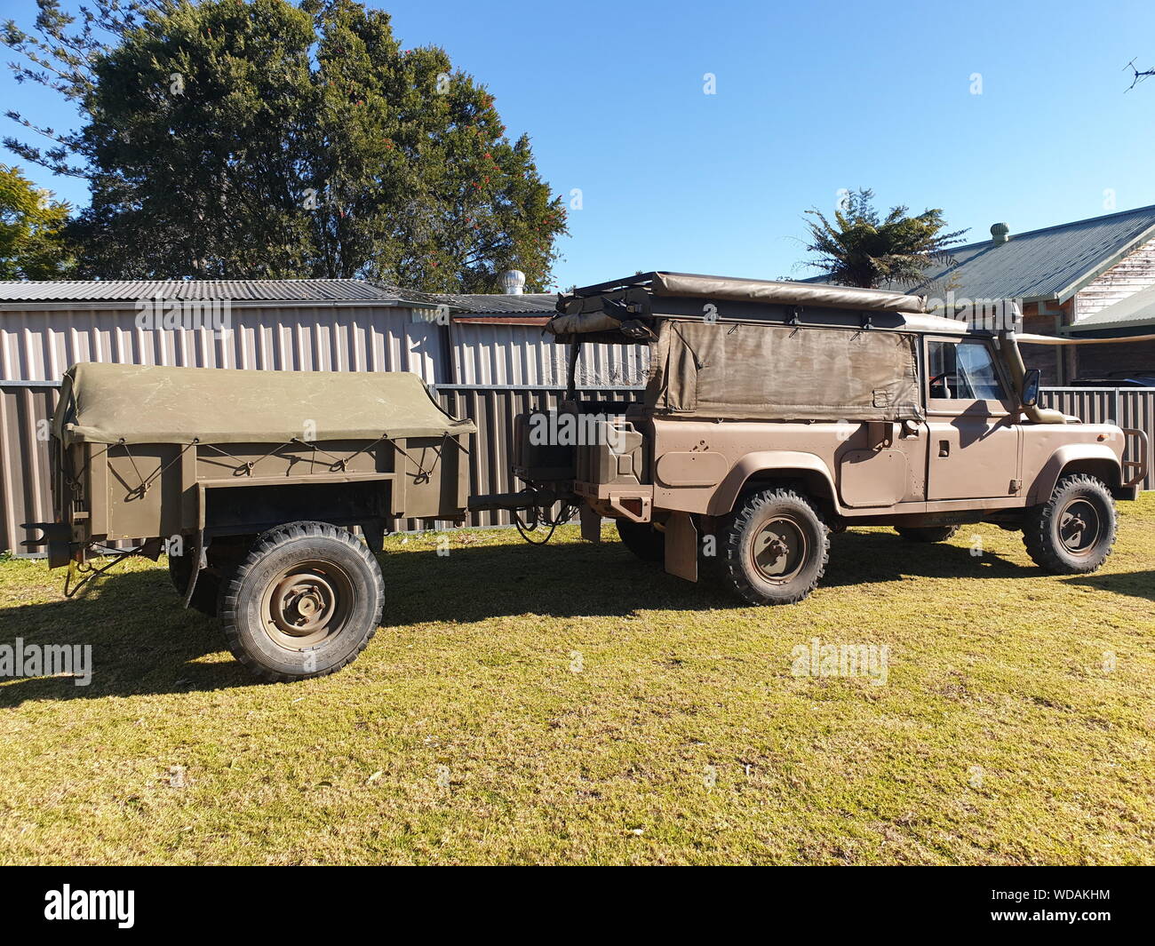 Old school land rover hi-res stock photography and images - Alamy