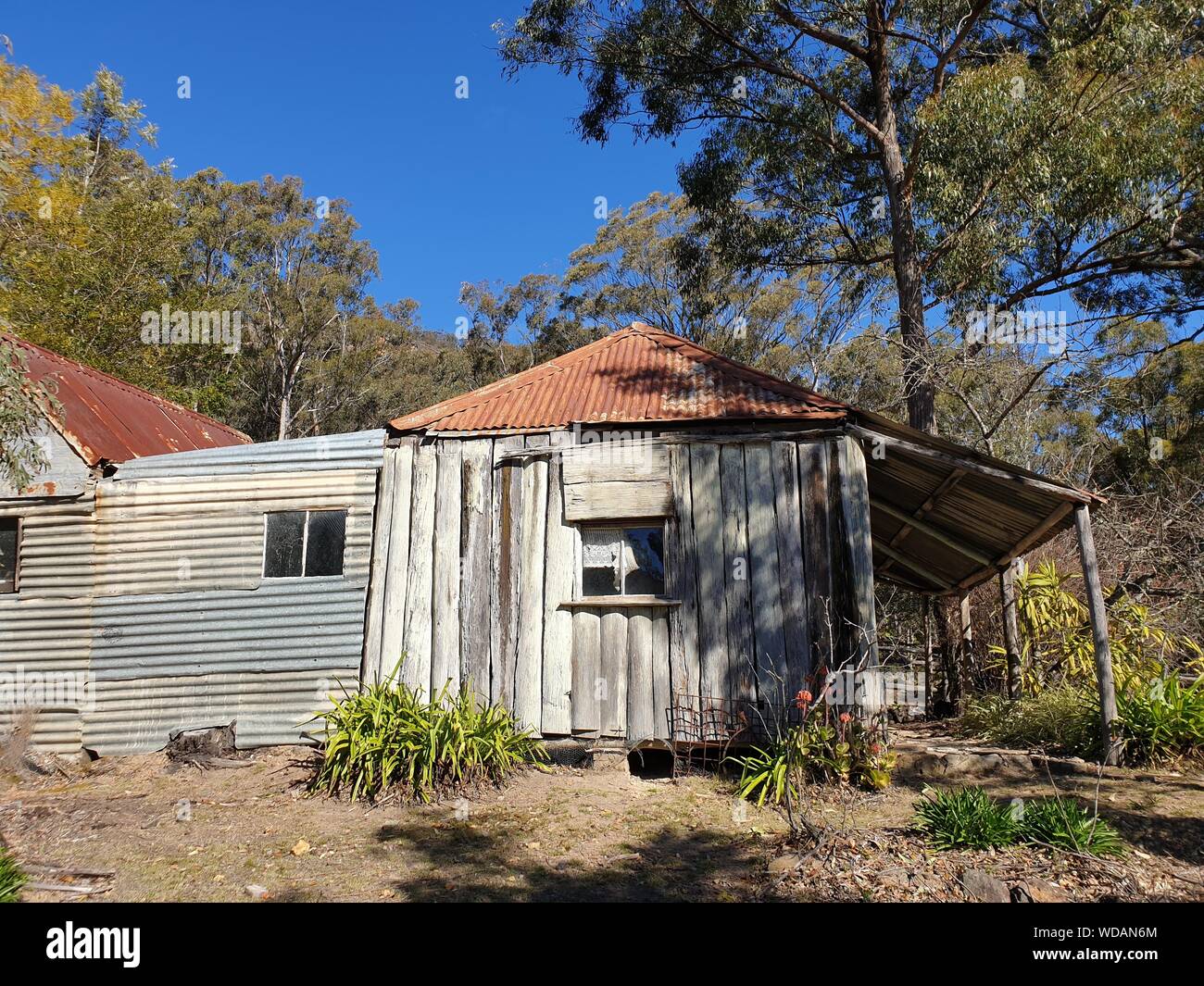 Ghost town. Traditional settler's Slab Hut at Yerranderie "Private Town ...