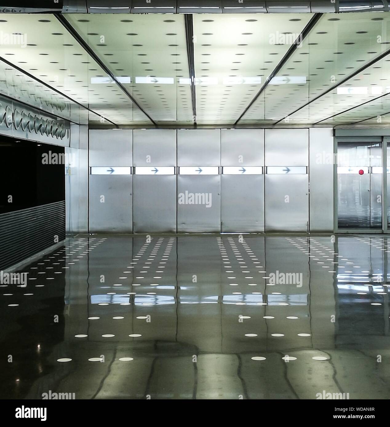 Underground garage door hi-res stock photography and images - Alamy