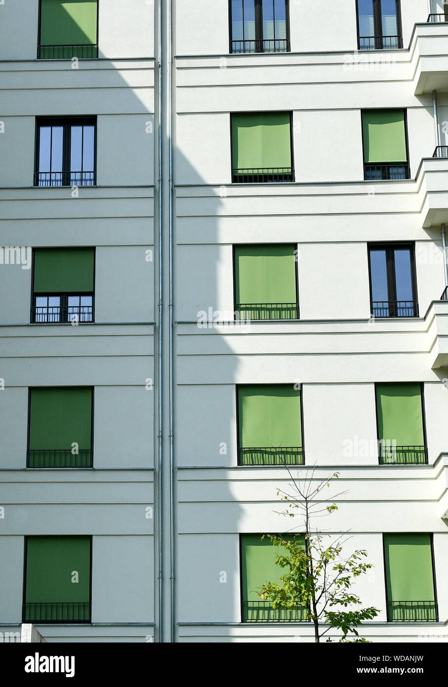 Berlin, Germany. 28th Aug, 2019. The windows of a house in Prenzlauer ...