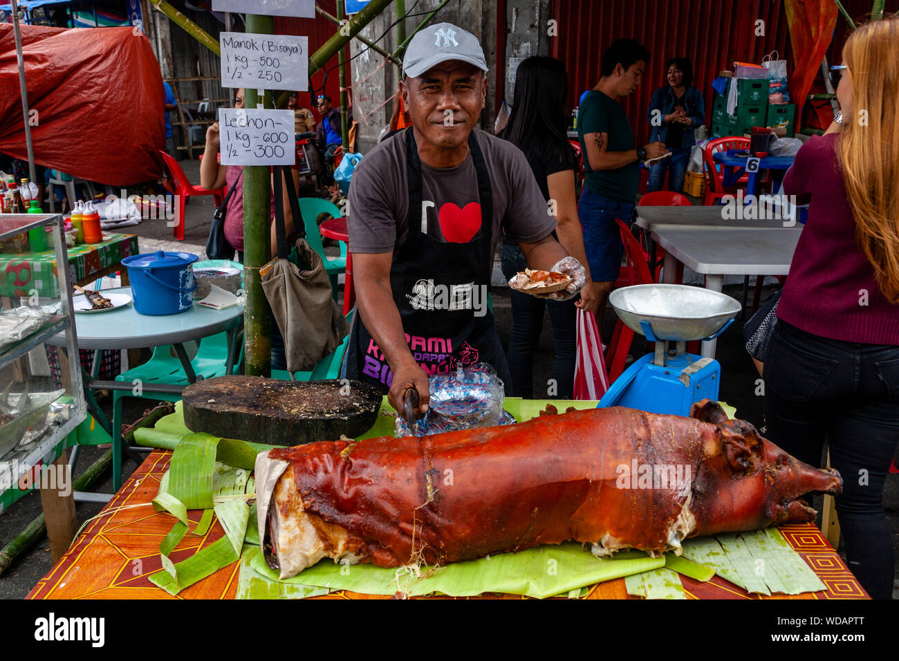Roast pig hi-res stock photography and images - Alamy