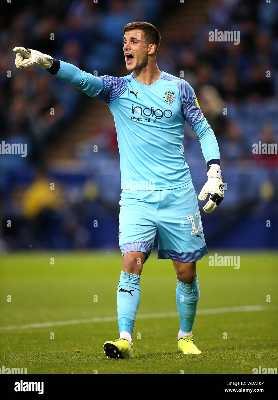 Luton Town Goalkeeper Simon Sluga Stock Photo - Alamy
