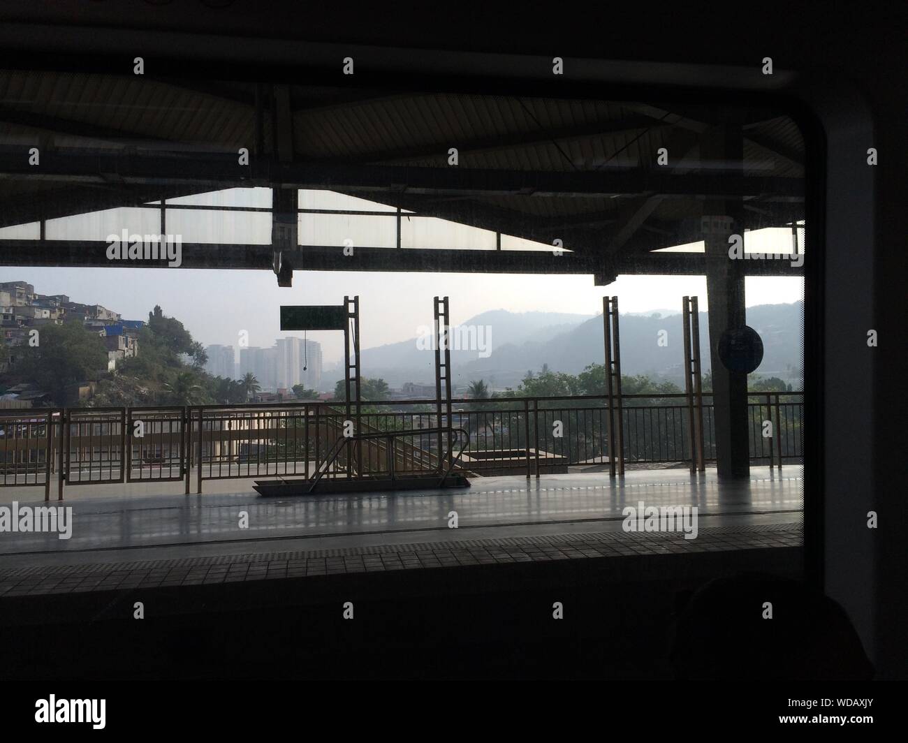 Empty station platform hi-res stock photography and images - Alamy