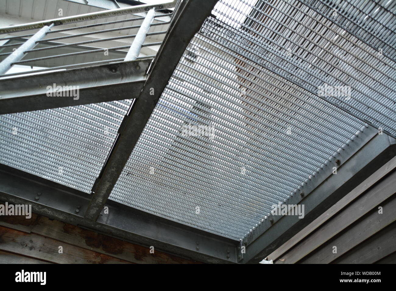 Metallic walkway hi-res stock photography and images - Alamy