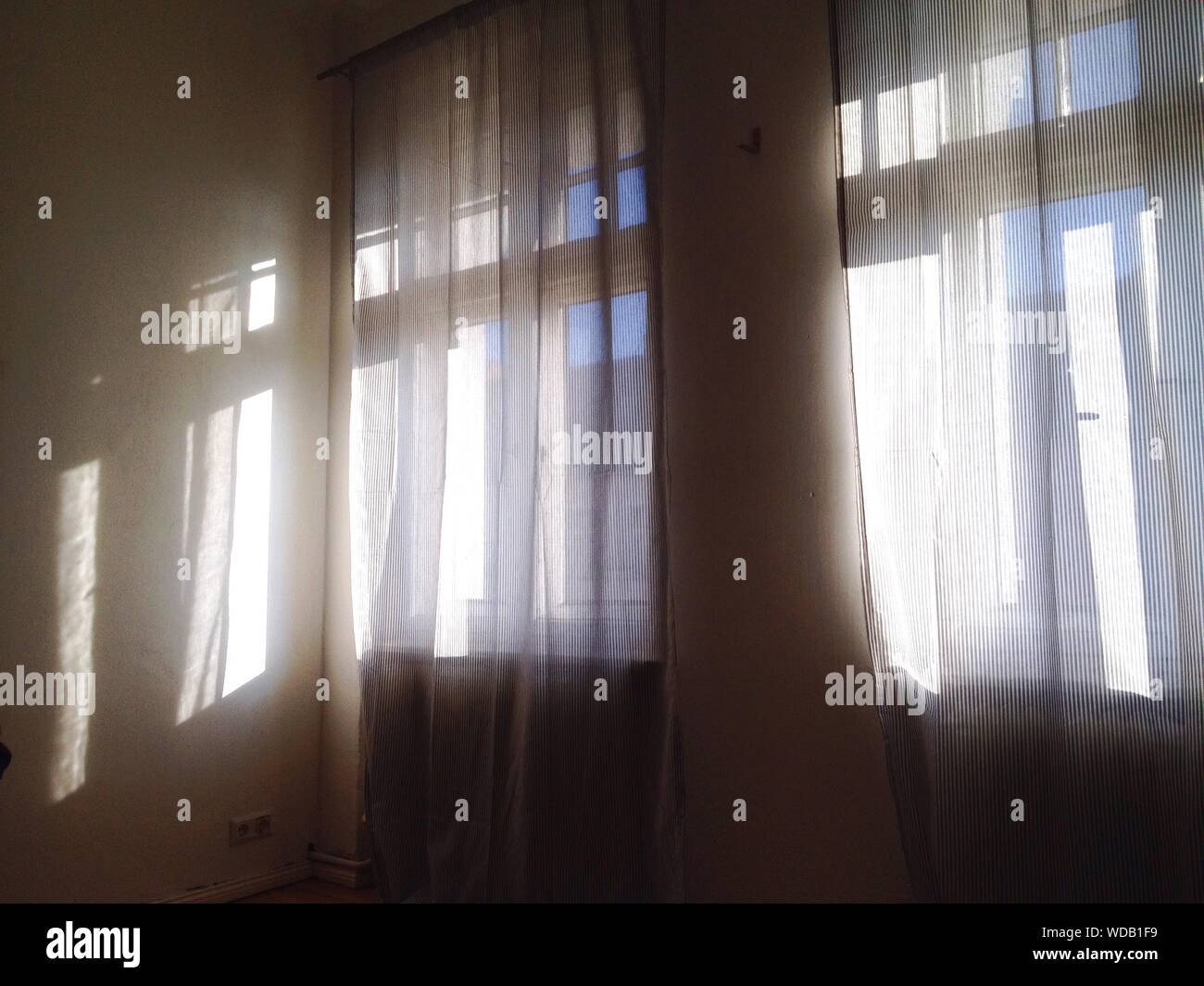 Curtains for windows hi-res stock photography and images - Alamy