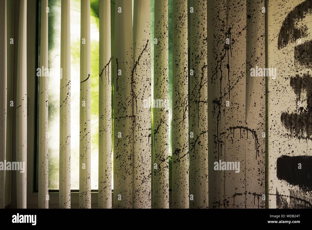 Dirty blinds hi-res stock photography and images - Alamy