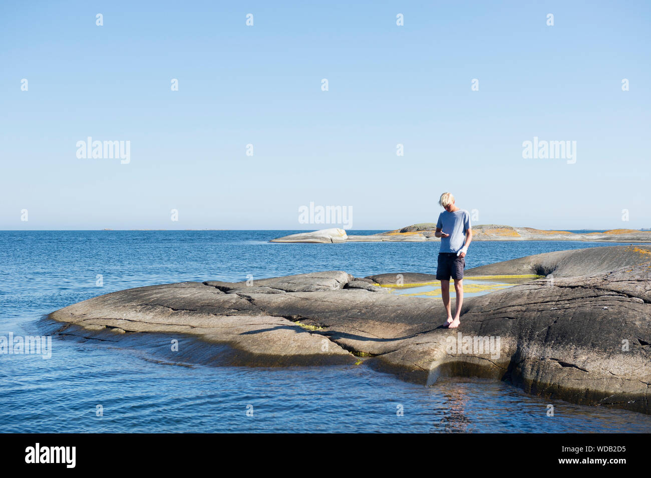 Man standing on the rocks hi-res stock photography and images - Alamy
