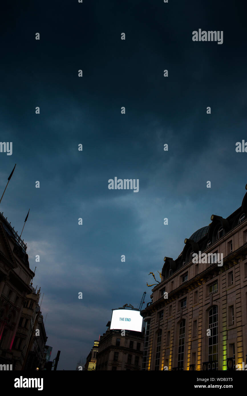 London night sky cloud hi-res stock photography and images - Alamy