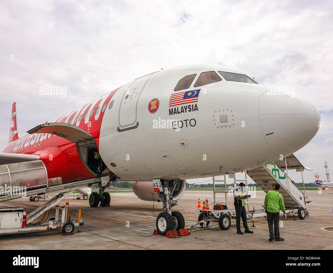 Airasia plane hi-res stock photography and images - Alamy
