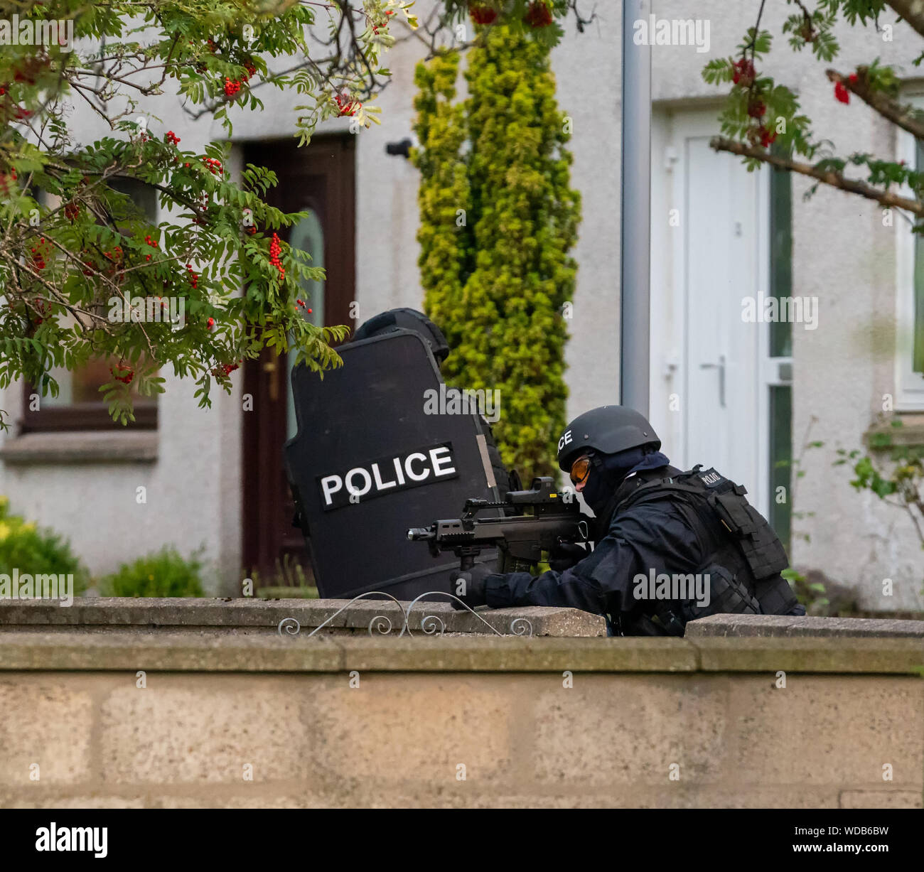 Authorised firearms officer hi-res stock photography and images - Alamy
