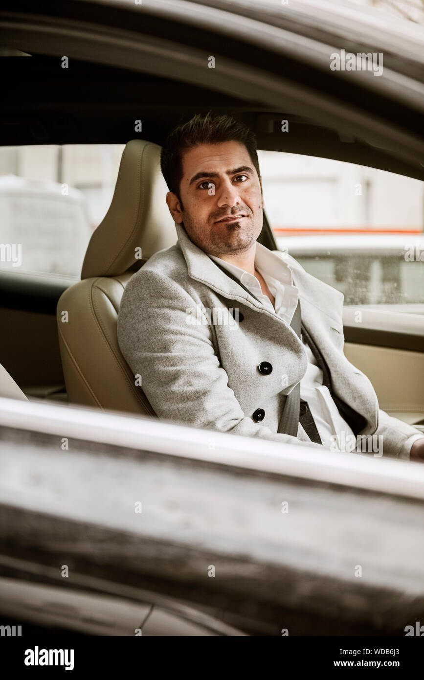 Man in car hi-res stock photography and images - Alamy