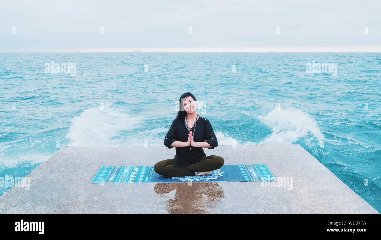 Cross prayer woman hi-res stock photography and images - Alamy