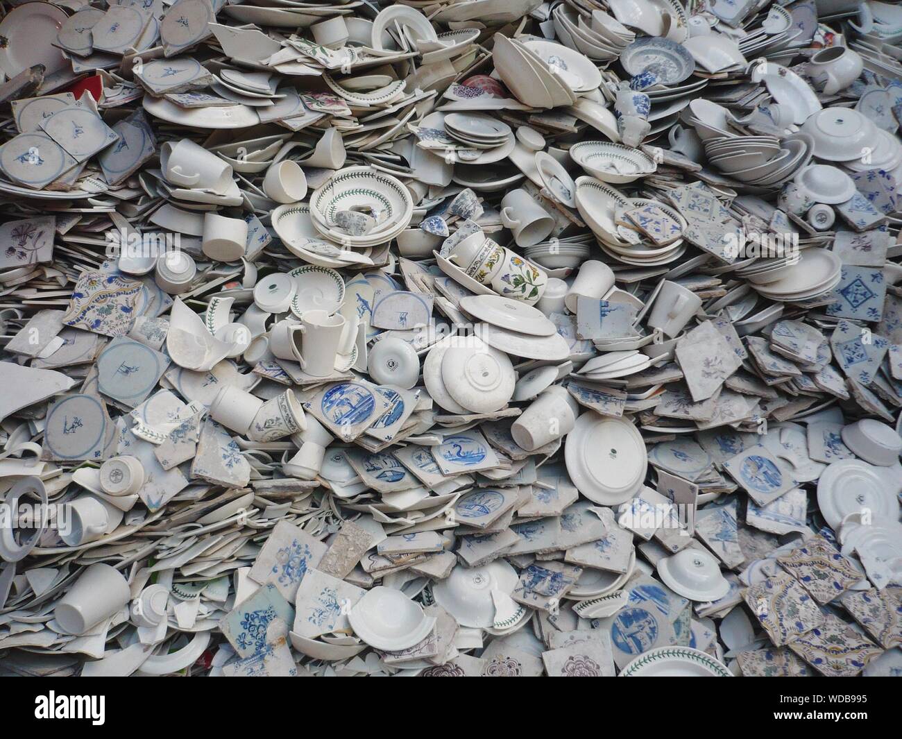 Broken ceramics hi-res stock photography and images - Alamy