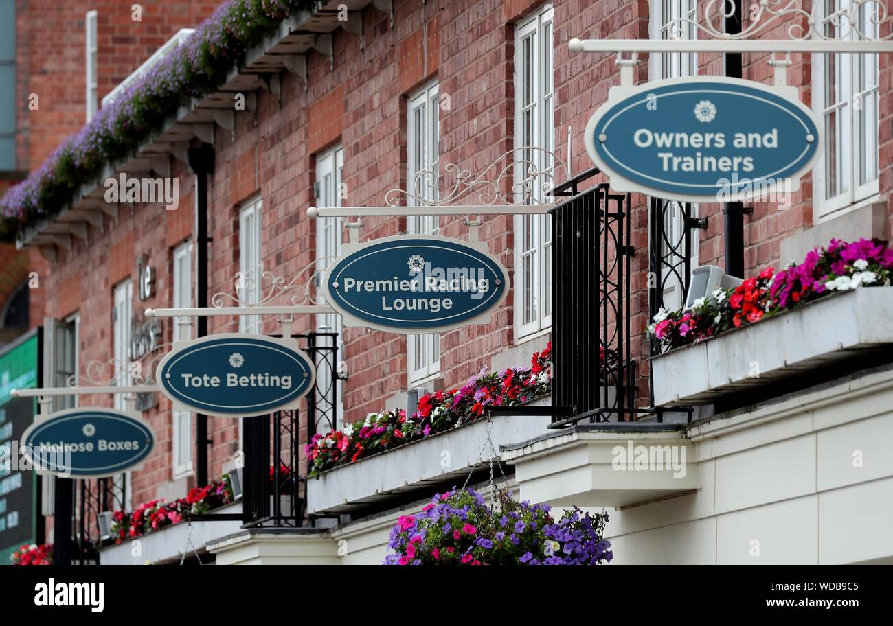 England signage hi-res stock photography and images - Alamy