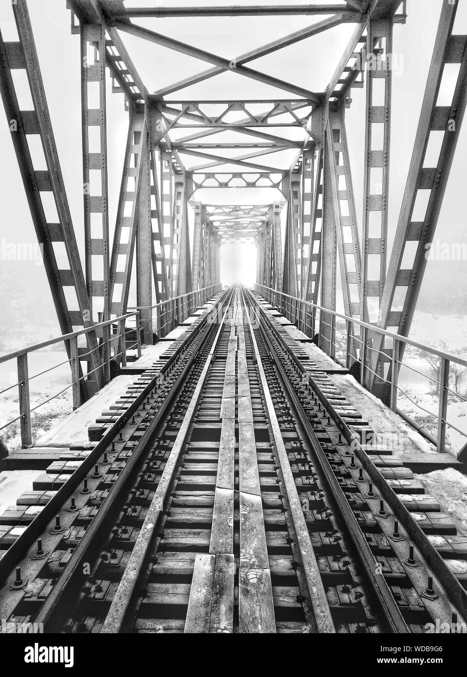 Covered railroad bridge hi-res stock photography and images - Alamy