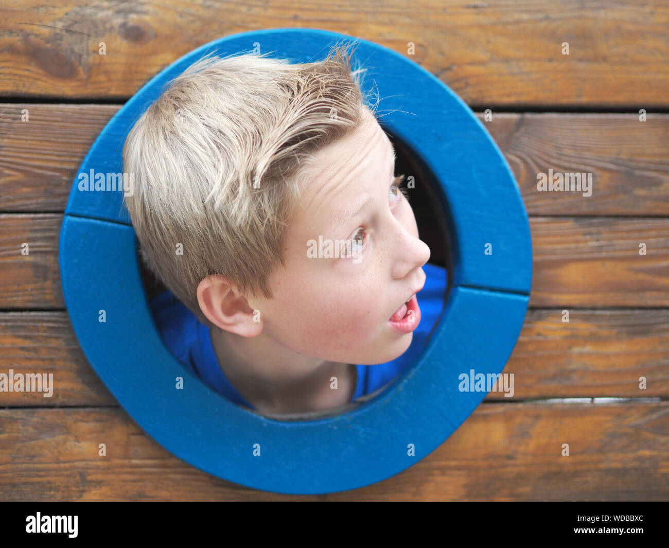 Child peeking window hi-res stock photography and images - Alamy