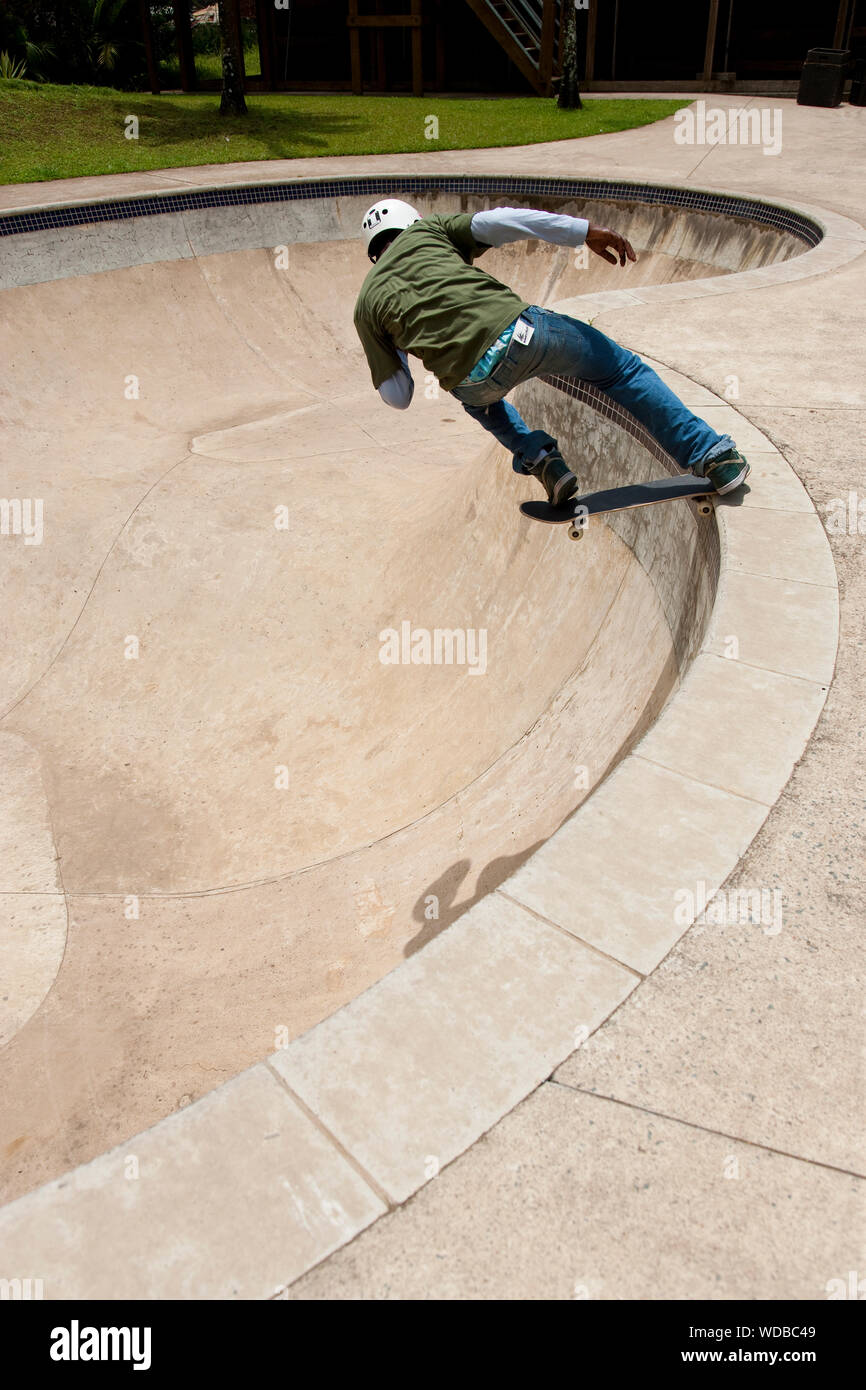 Skateboarder and helmet and ramp hi-res stock photography and images ...