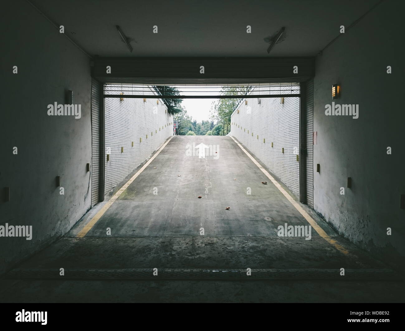 Parking in driveway hi-res stock photography and images - Alamy