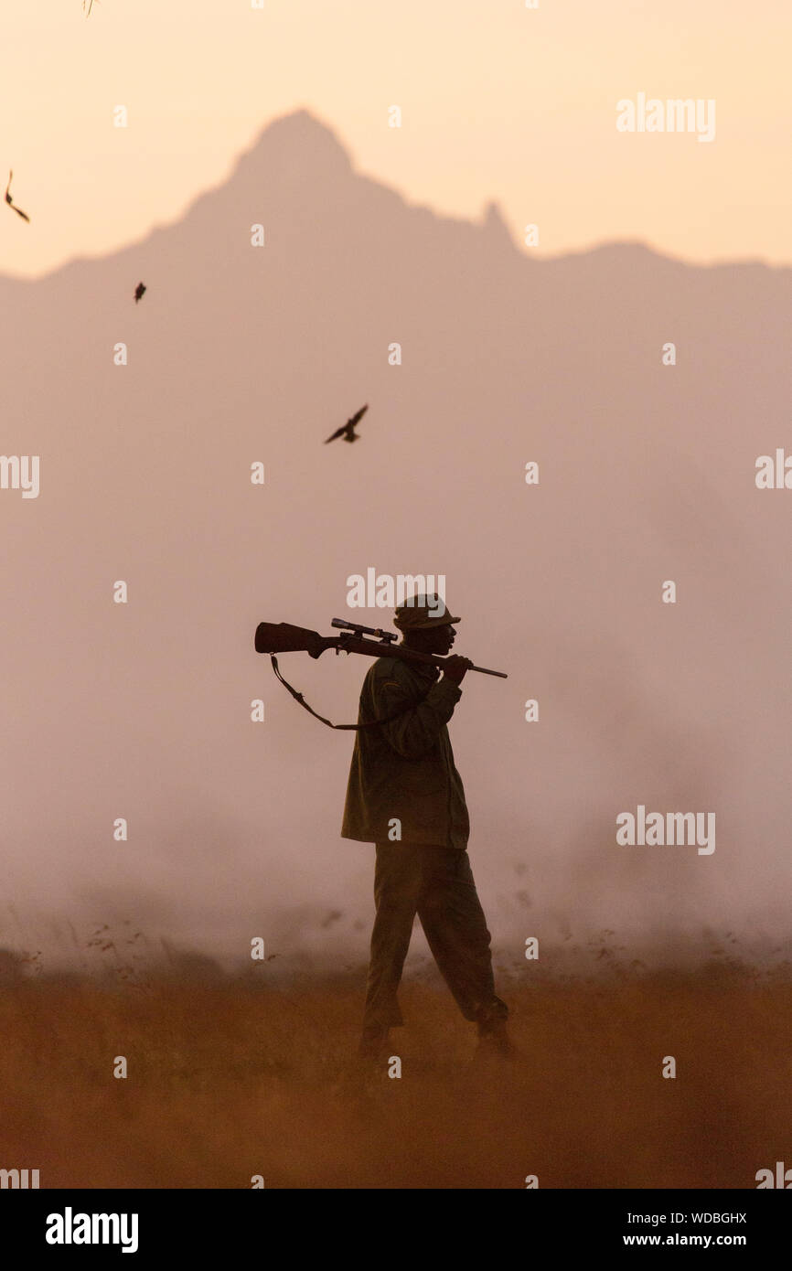 African park ranger hi-res stock photography and images - Alamy