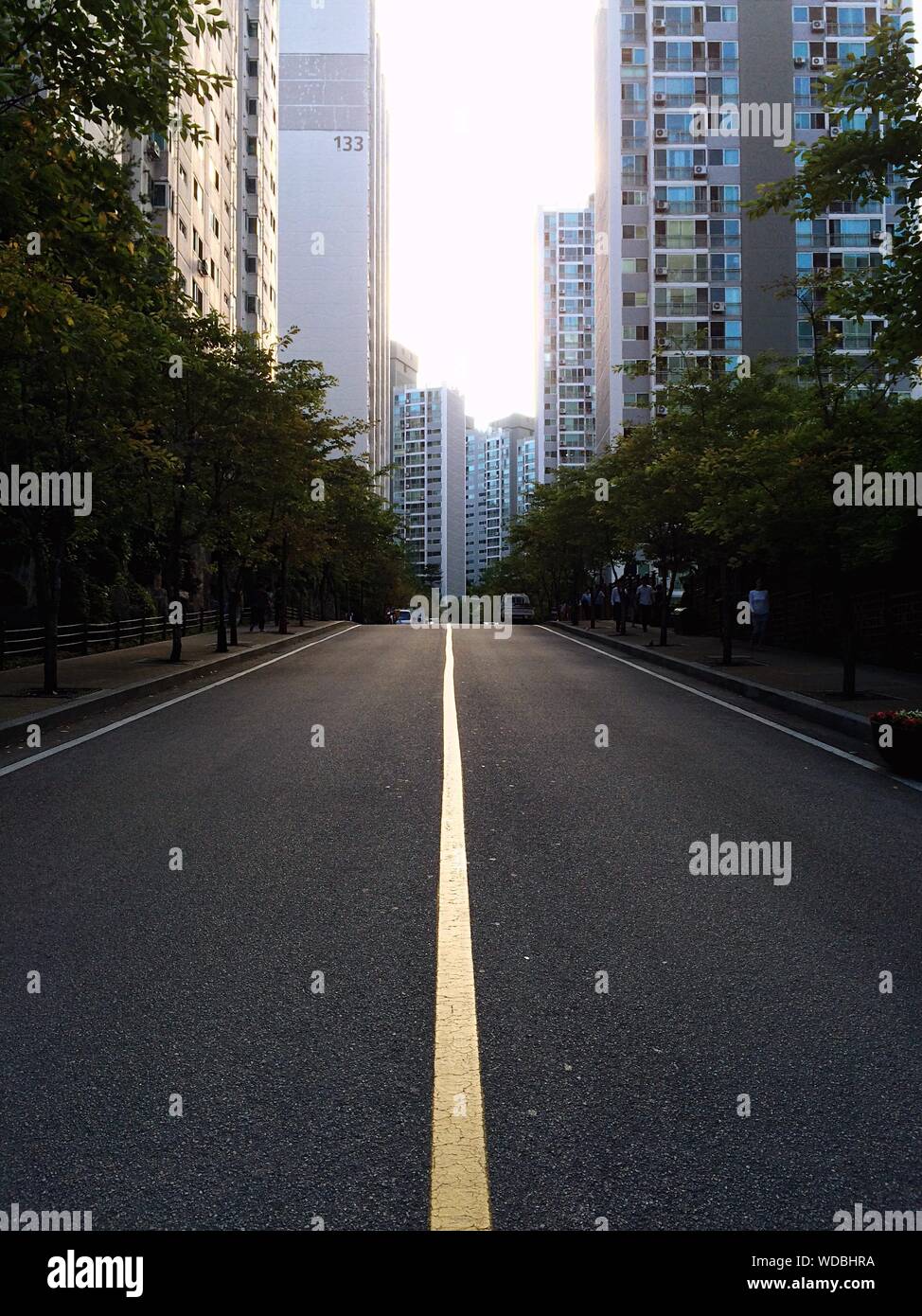 Straight city street hi-res stock photography and images - Alamy