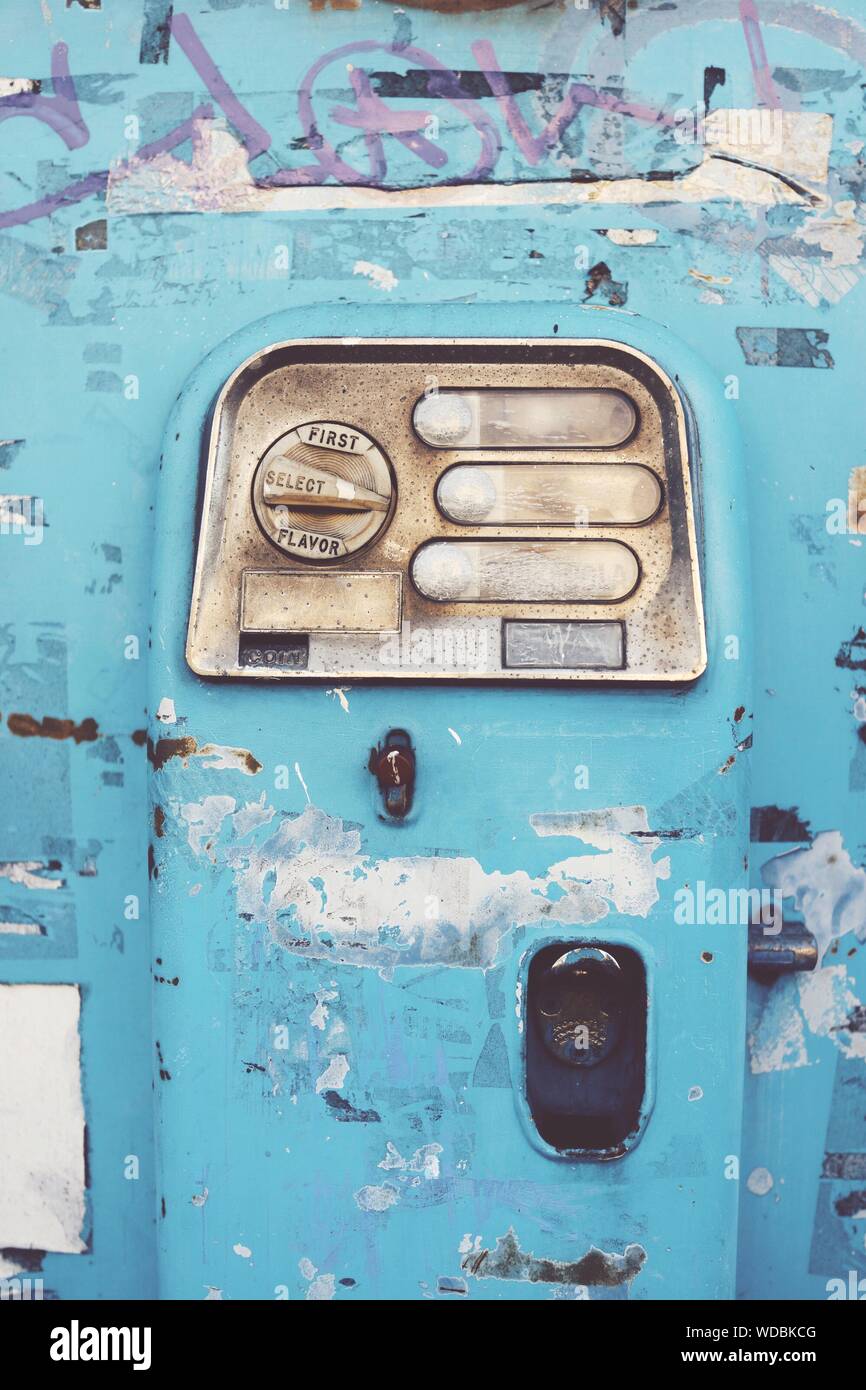 Coin dispenser hi-res stock photography and images - Alamy