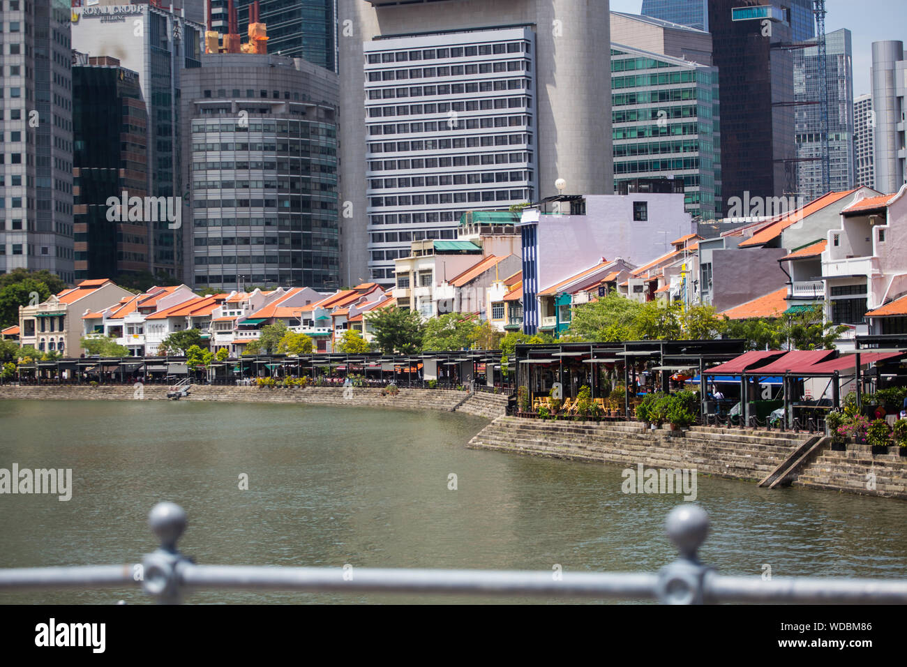 The entire stretch of Boat Quay shophouses, Singapore Stock Photo - Alamy