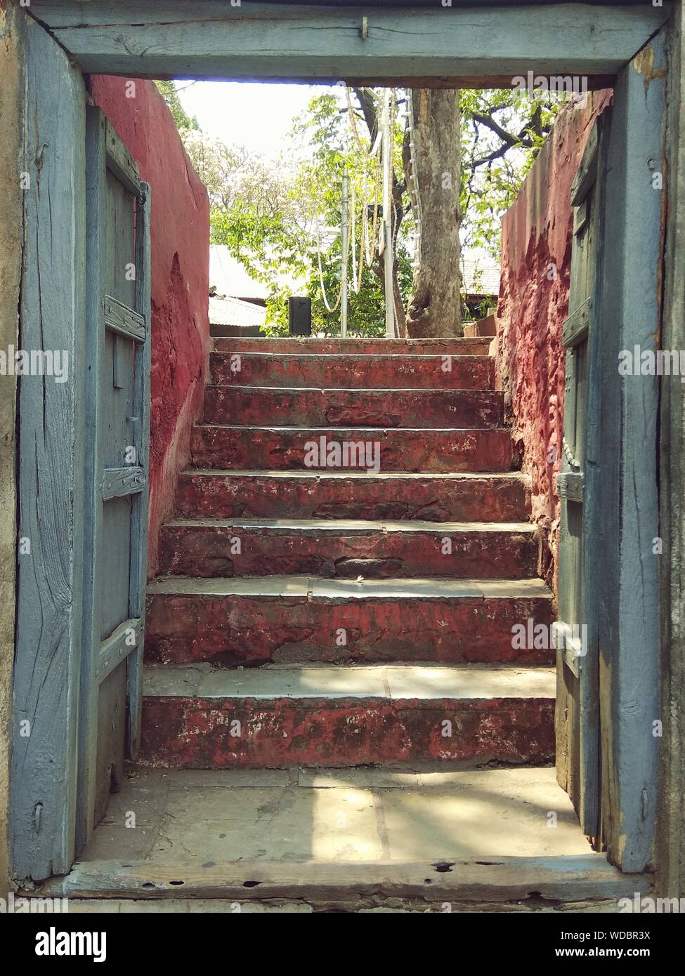 Stone steps leading to open door hi-res stock photography and images ...