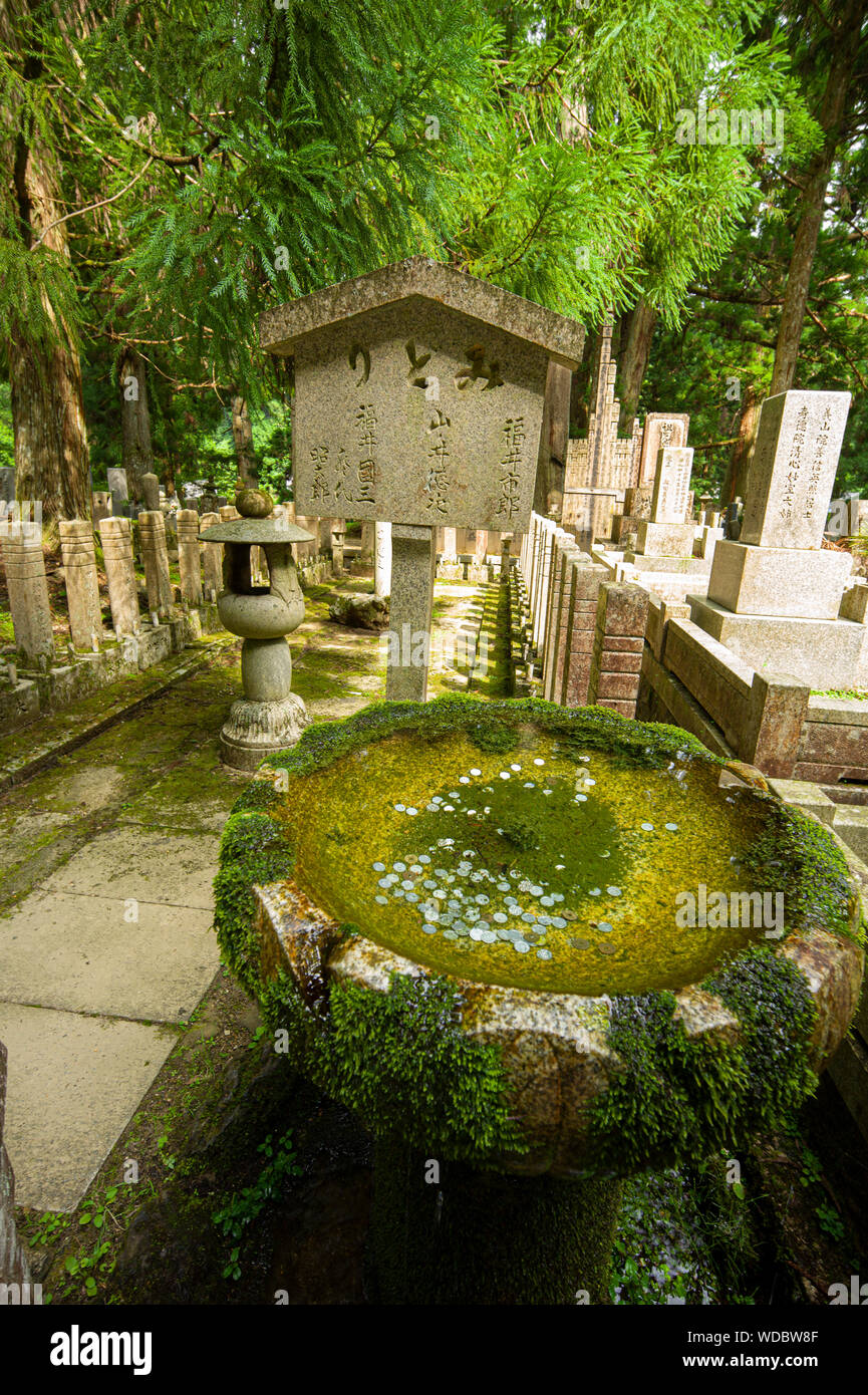Japanese graveyard hi-res stock photography and images - Alamy