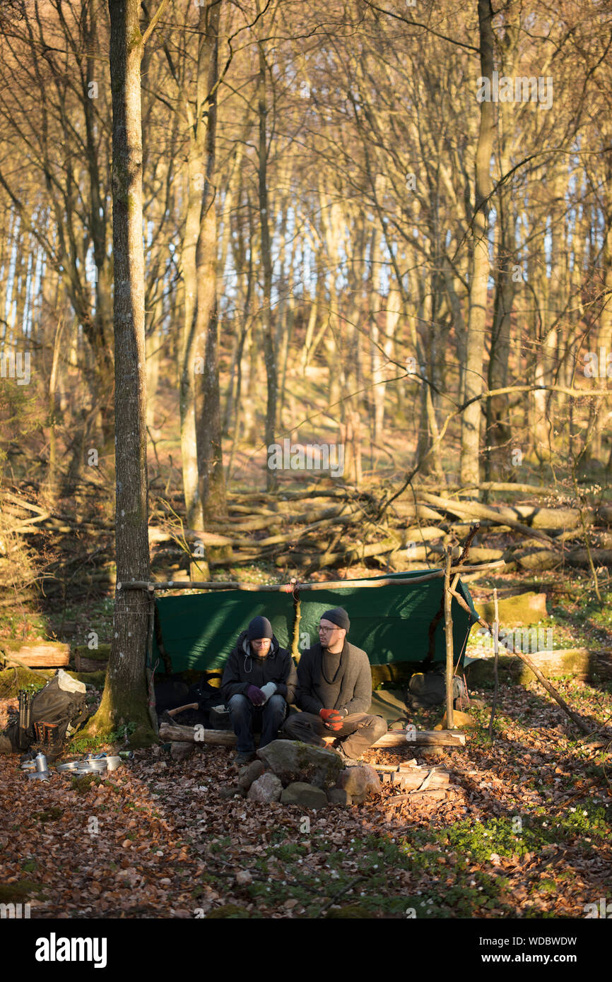 Camping forest hi-res stock photography and images - Alamy