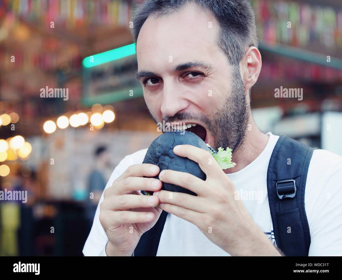 Man eating burger fast food hi-res stock photography and images - Alamy
