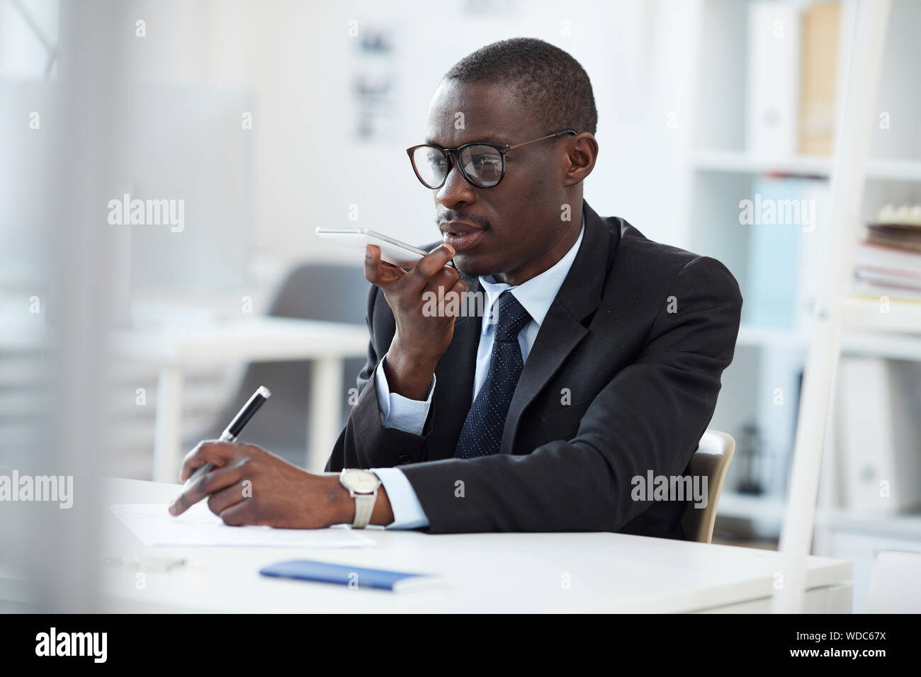 African american adult manager hi-res stock photography and images - Alamy