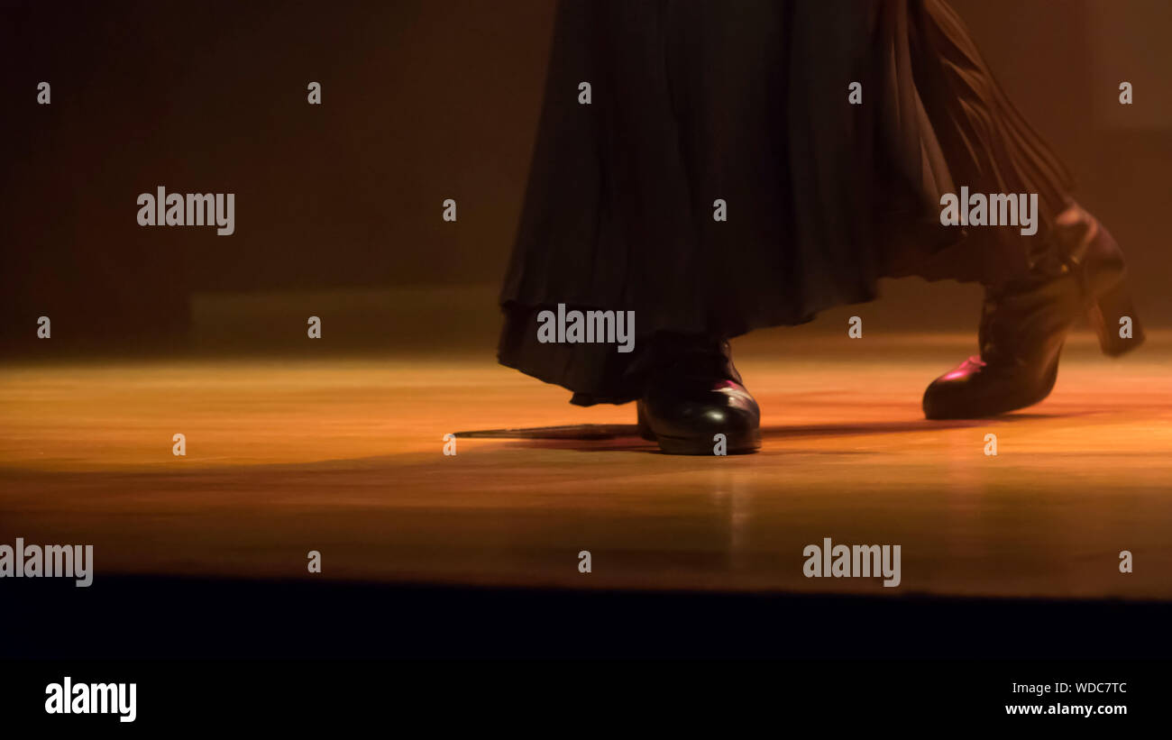 Female dancer on stage hi-res stock photography and images - Alamy