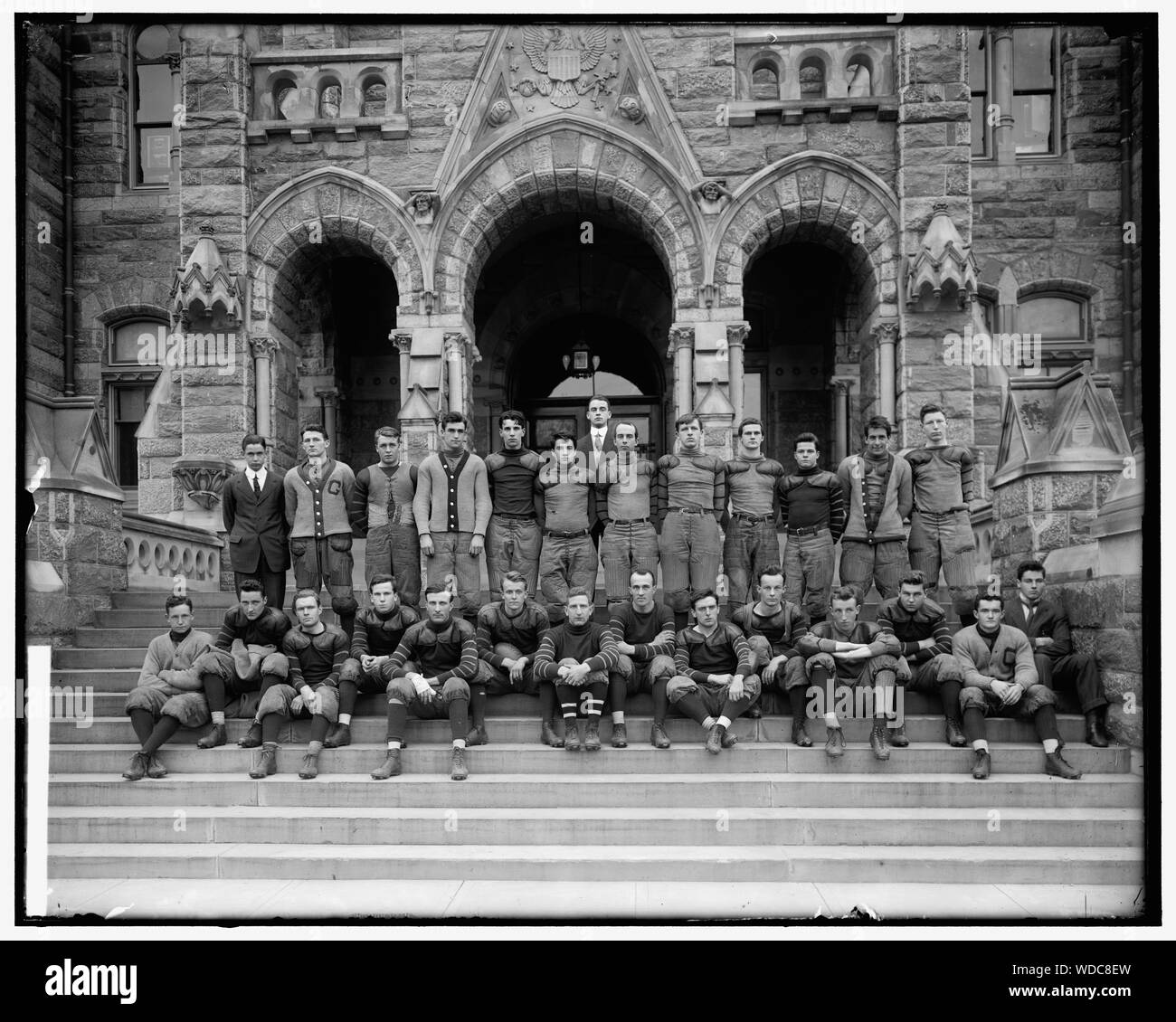 American football play formation hi-res stock photography and images ...