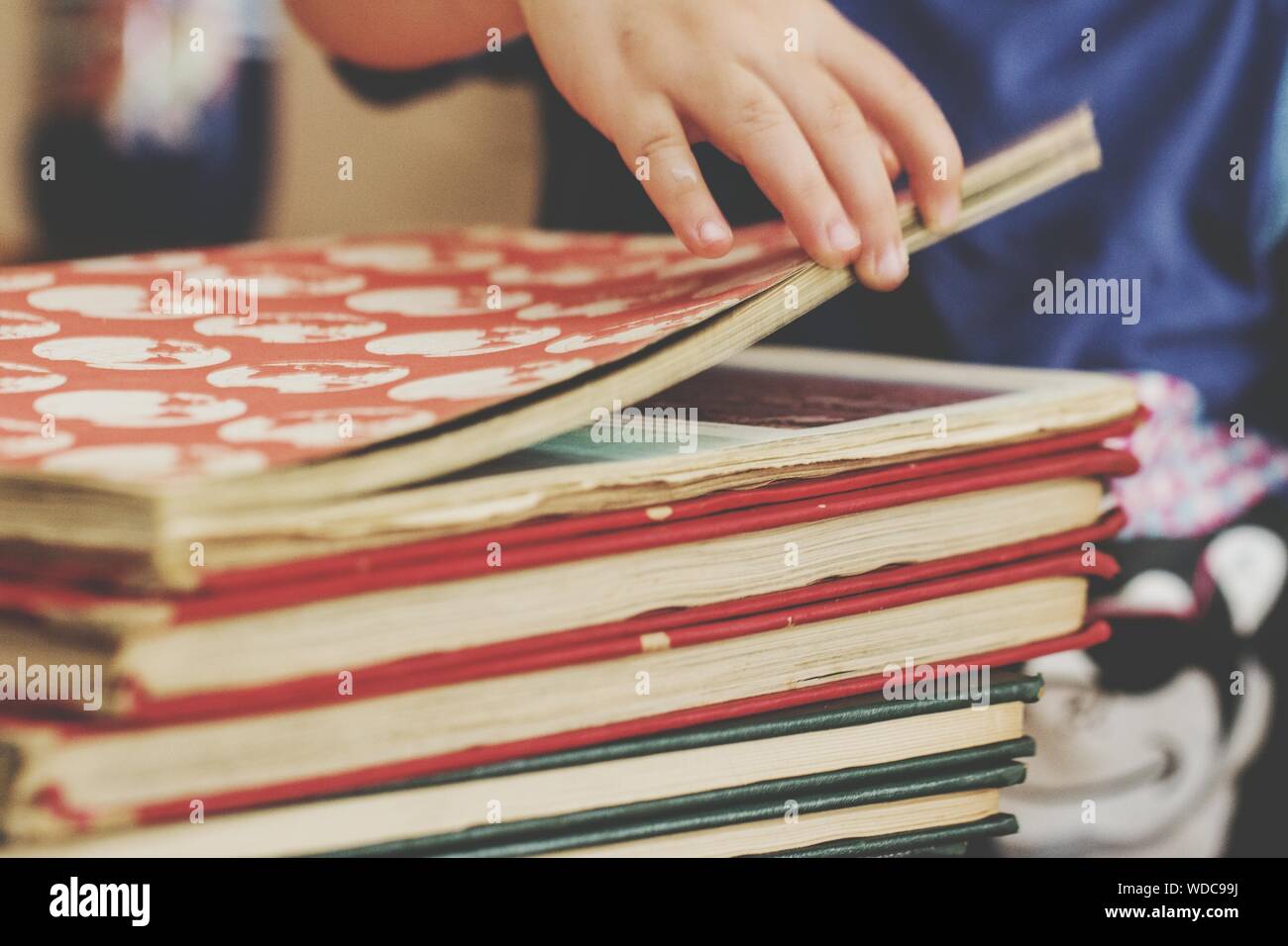 The opening of the book hi-res stock photography and images - Alamy