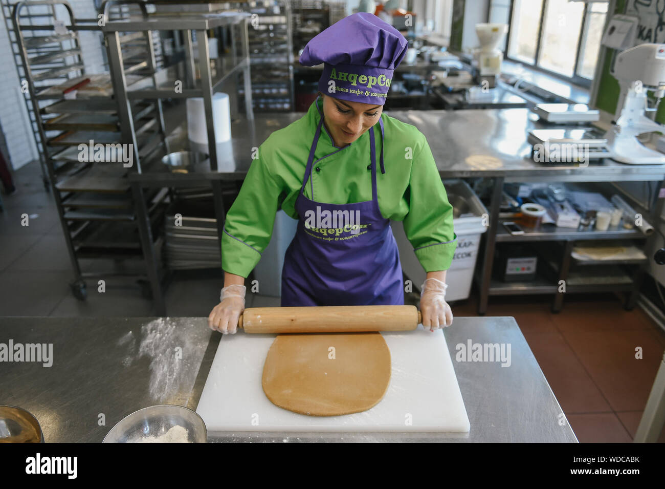 Moscow, Russia. 28th Aug, 2019. Pastry chef Yulia makes dough for a ...