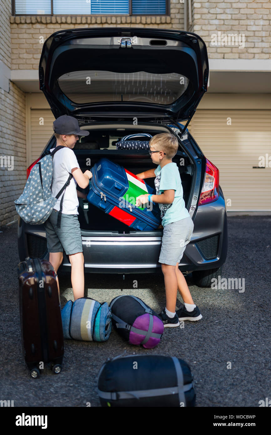 Car unloading hi-res stock photography and images - Alamy