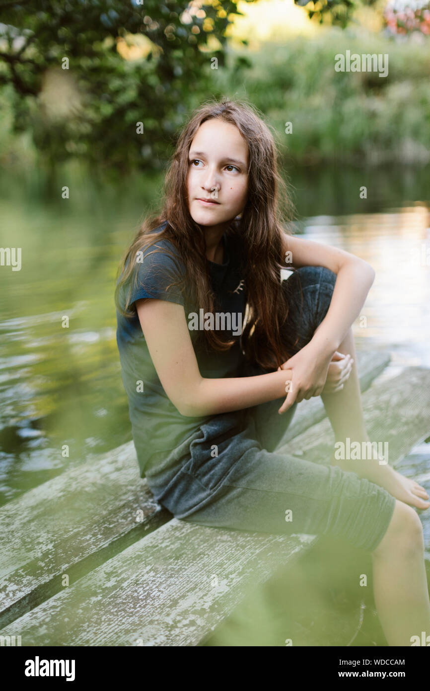Jetty girl hi-res stock photography and images - Alamy