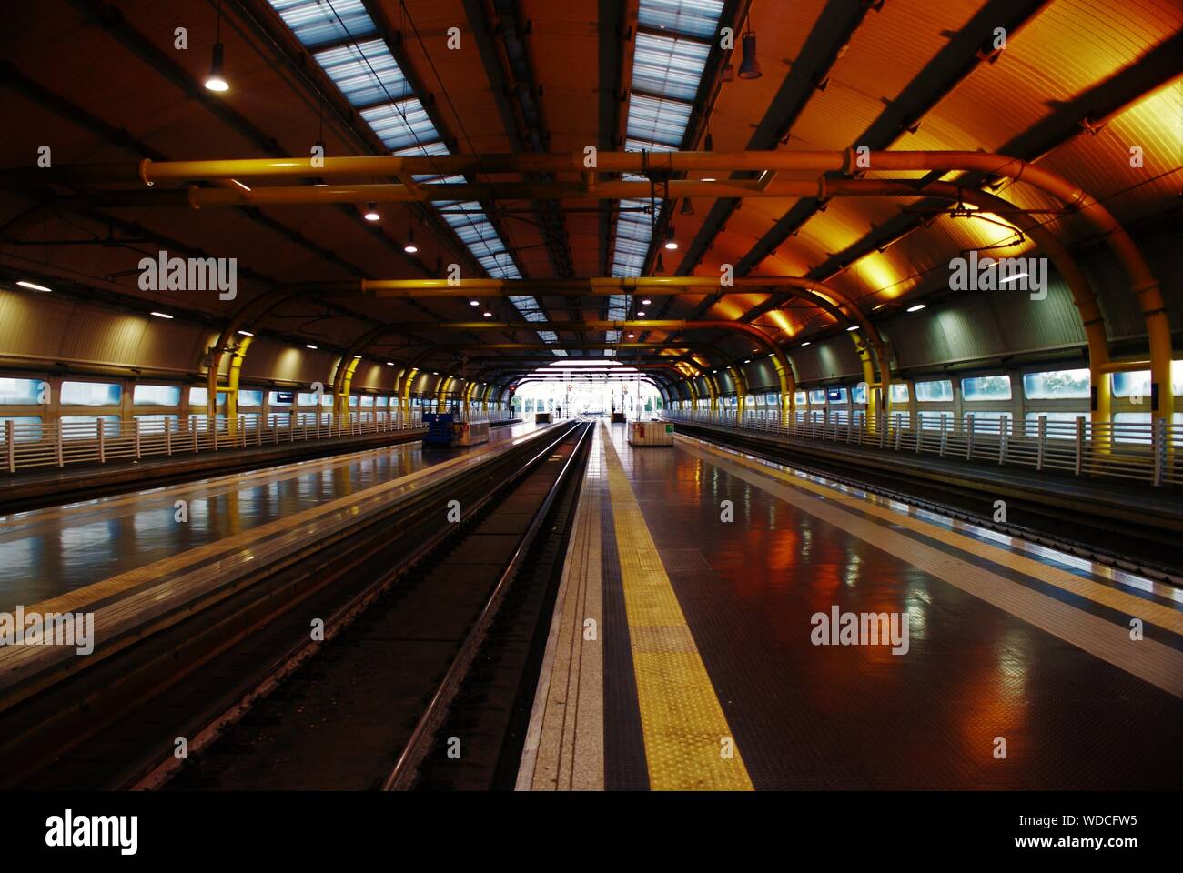 The station platforms hi-res stock photography and images - Alamy
