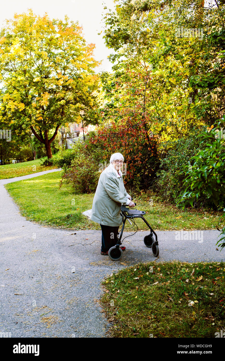 Walking frame hi-res stock photography and images - Alamy