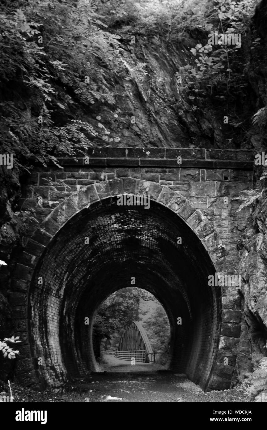 Arch tunnel hi-res stock photography and images - Alamy