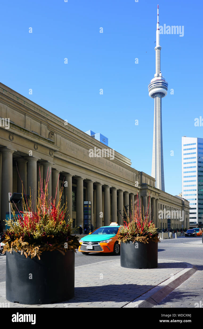 Toronto cn tower observation 2019 hi-res stock photography and images ...