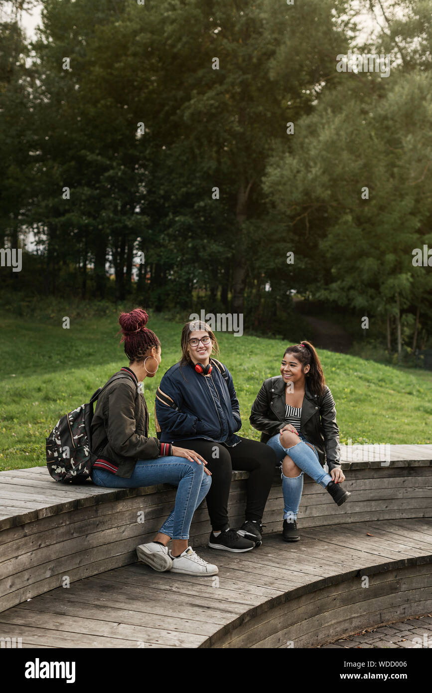 Girls bench hi-res stock photography and images - Alamy