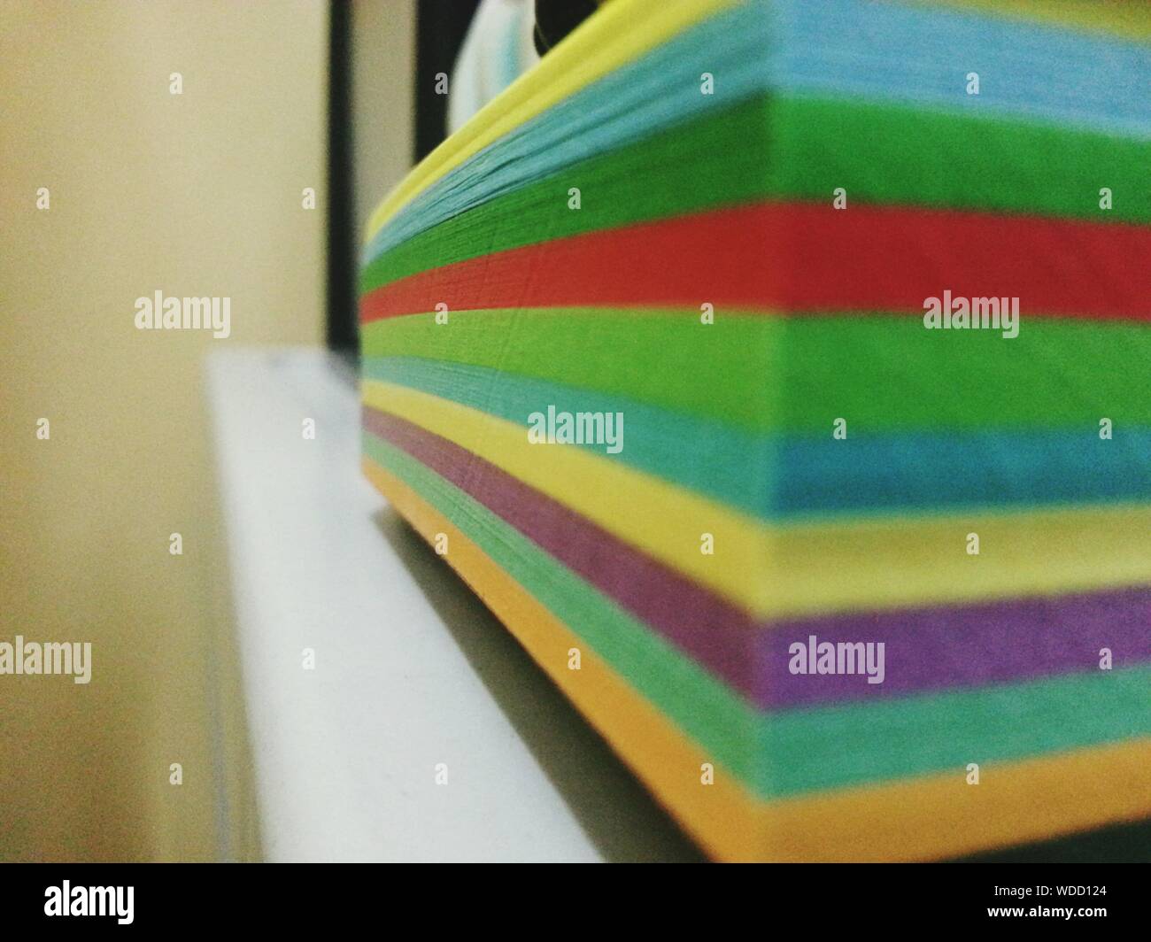 Colored post it notes hi-res stock photography and images - Alamy