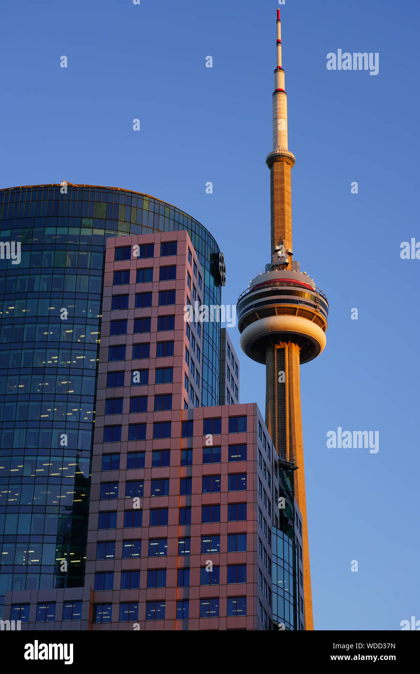 Toronto cn tower observation 2019 hi-res stock photography and images ...